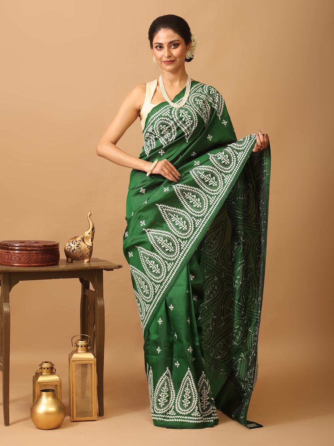 Gujarati Embroidery – Vavna Designs Studio